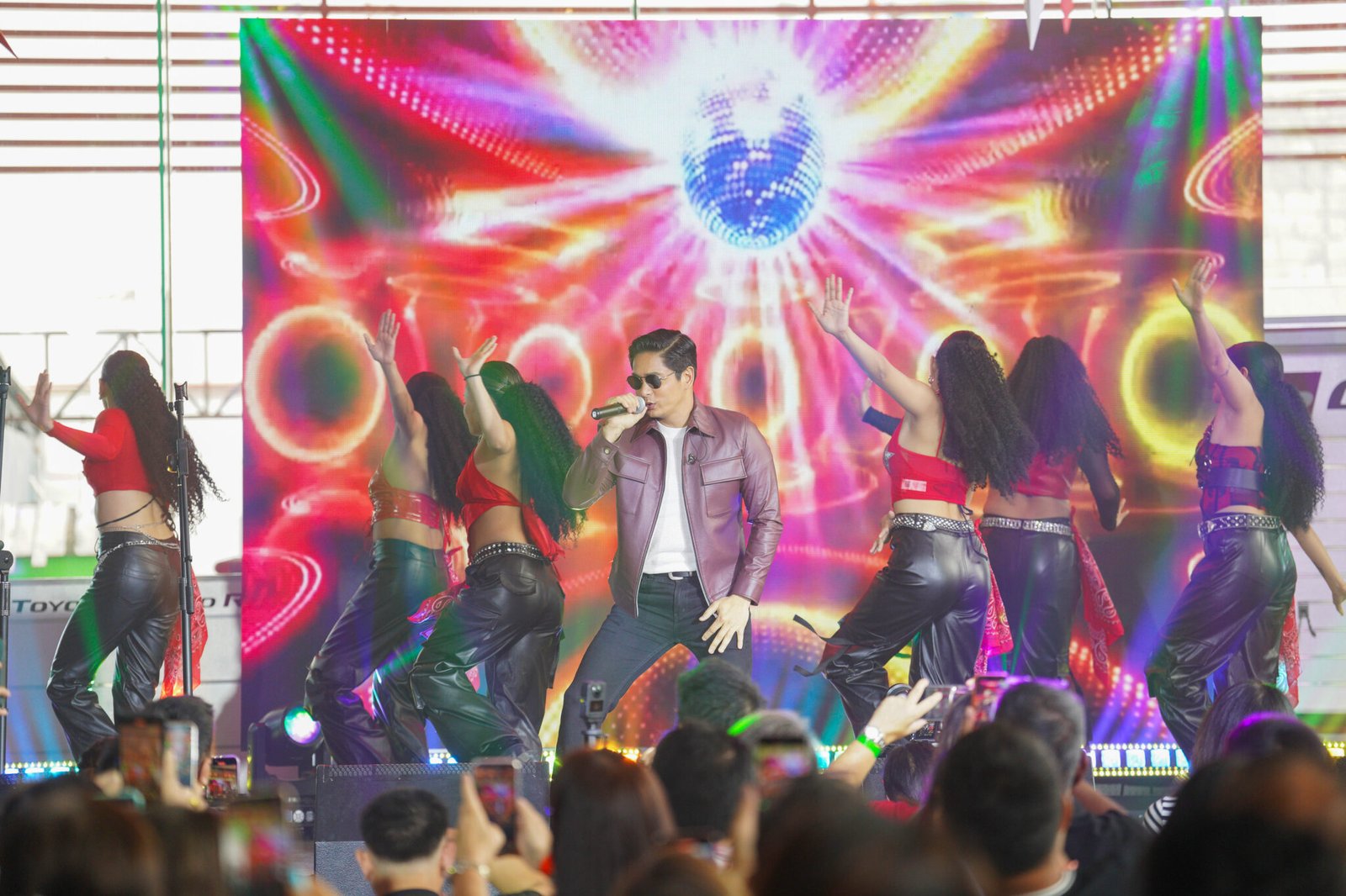 Coco Martin energizes Marilao, Bulacan during Toyota Tamaraw roadshow ...